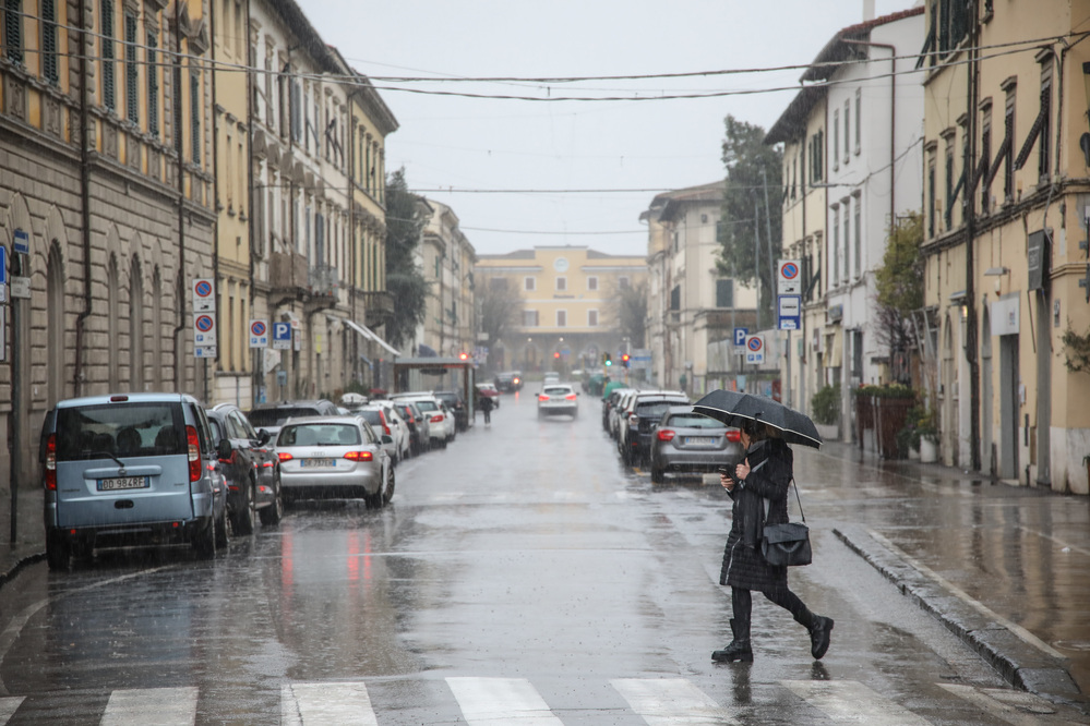 Maltempo: in Toscana codice giallo per vento e mareggiate