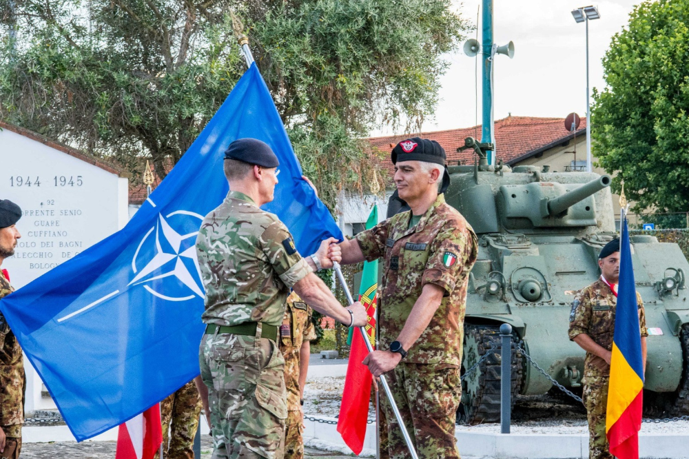 Nato: primo alzabandiera della Multinational Division South