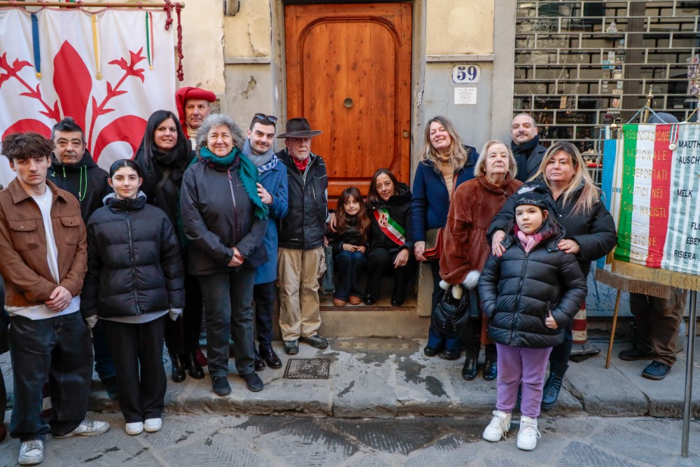 Firenze posa nuove pietre d’inciampo in memoria delle vittime dell ...